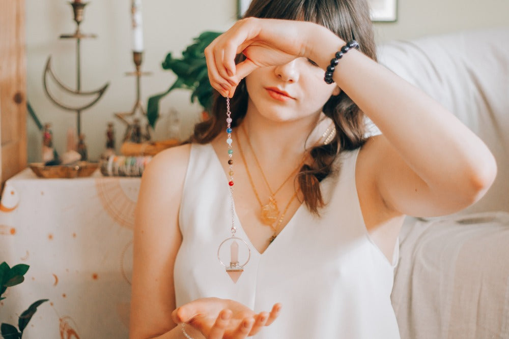 The Complete Beginner's Guide to Using a Pendulum for Spiritual Guidan ...